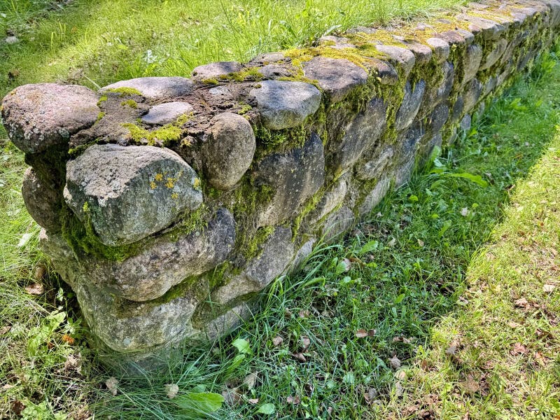Stone half wall with moss stock image. Image of nature - 399180427