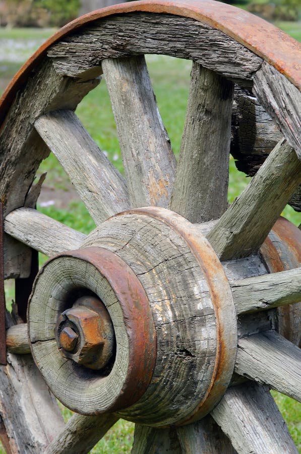 Rustic wagon wheel stock photo. Image of covered, summer - 2846432