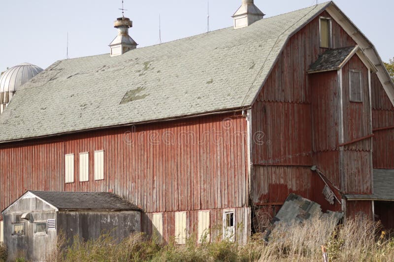 Rustic weathered red barn stock image. Image of decay - 350385847