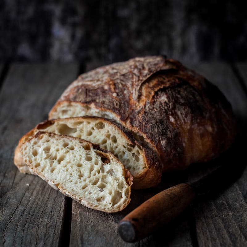 Rustiek brood stock afbeelding. Image of donker, eigengemaakt - 115629233