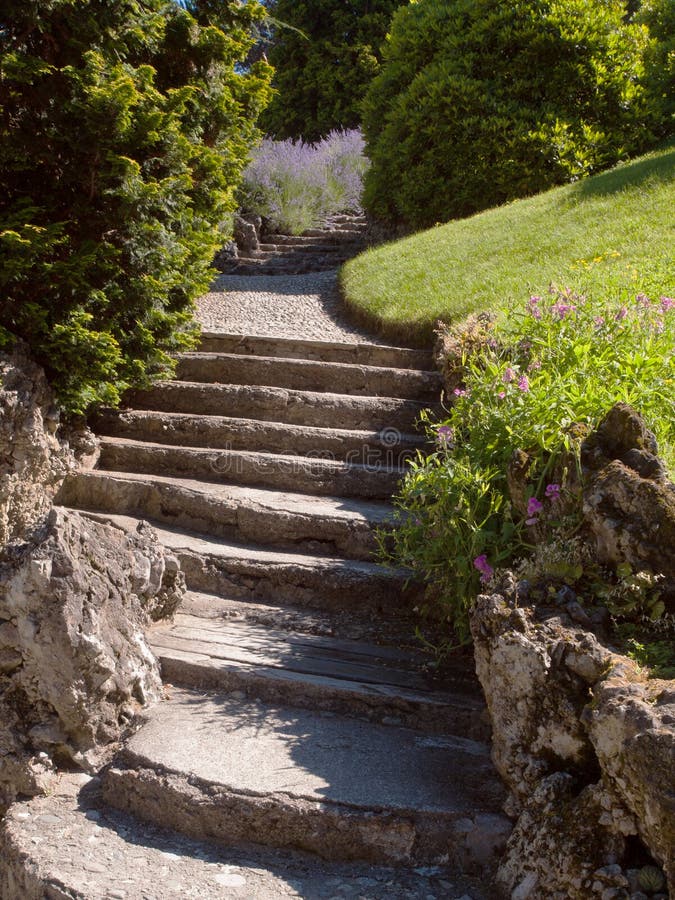 Rustige weg stock afbeelding. Image of rotsen, eeuwigdurend - 25655365