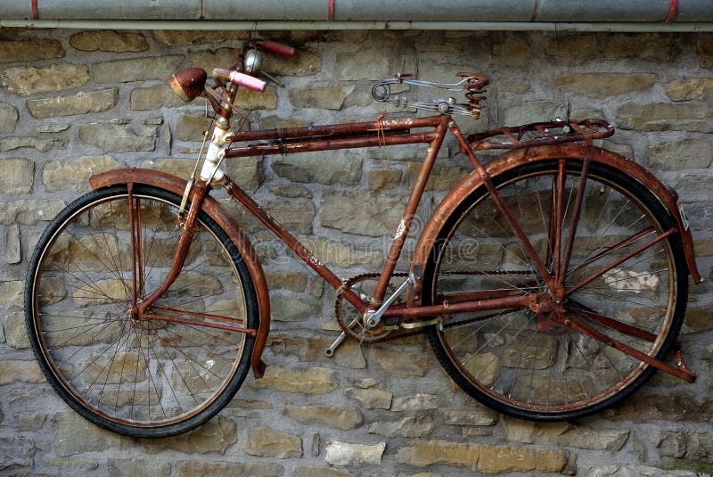 Old Rusty Bicycle With Basket Of Lavender Flowers Stock Photo - Image ...