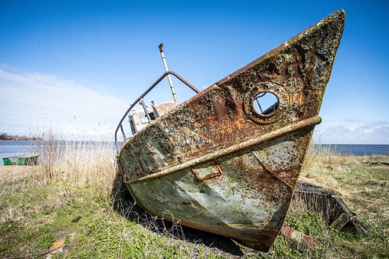 Rusty boat stock image. Image of beach, blue, lake, chain - 93113337
