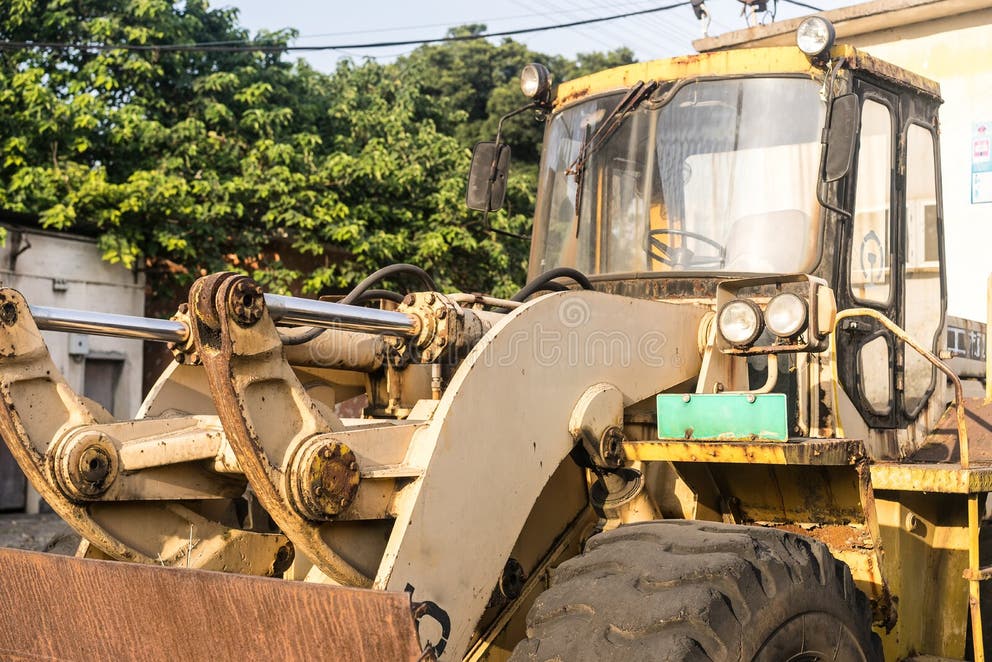 Rusty bulldozer stock image. Image of aged, rustic, automobile - 64268207