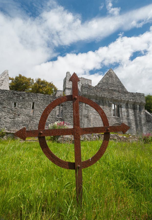 Rusty celtic grave cross stock photo. Image of leane - 43332536