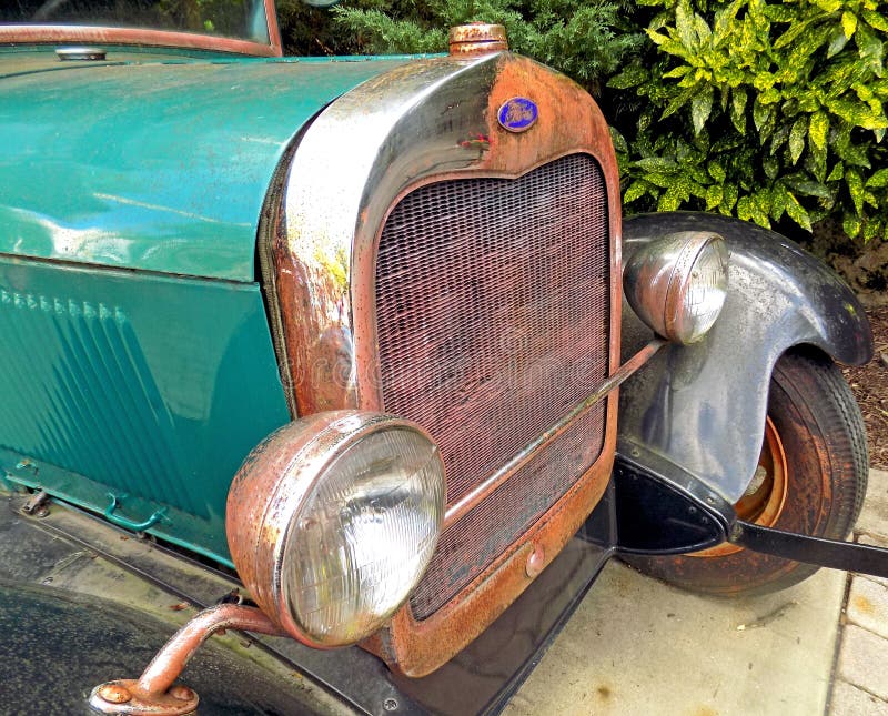 Rusty Ford Front Picture. Image: 89128155