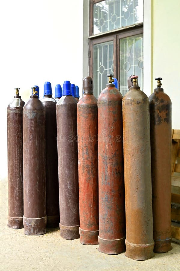 868 Compressed Gas Cylinders Stock Photos - Free & Royalty-Free Stock ...