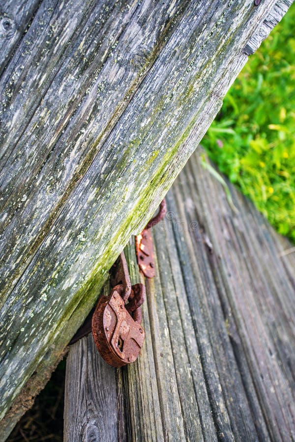 Rusty lock on old fence stock image. Image of lock, link - 57152153