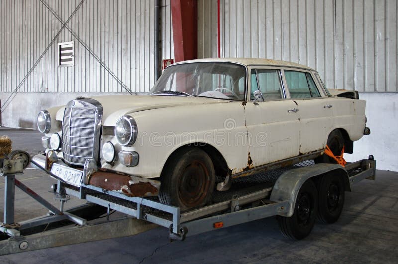 830 Mercedes Benz Trailer Stock Photos - Free & Royalty-Free Stock ...