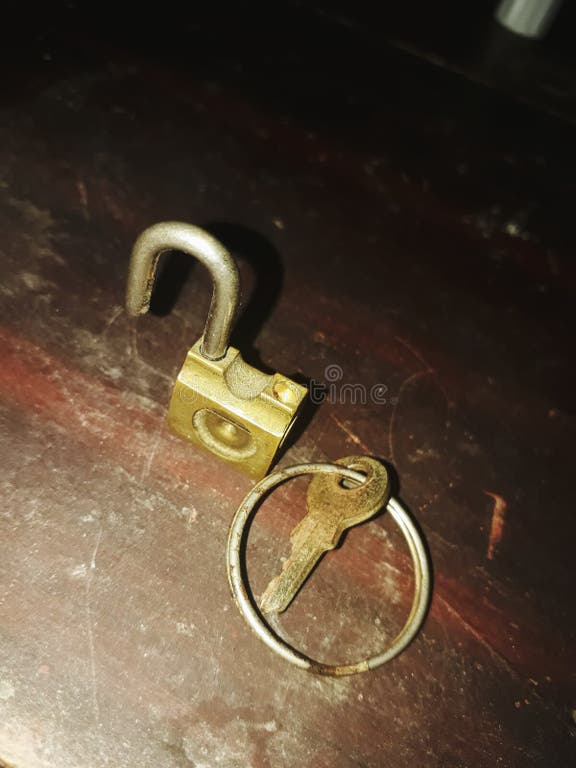 Rusty padlock and key editorial stock image. Image of security - 266434134
