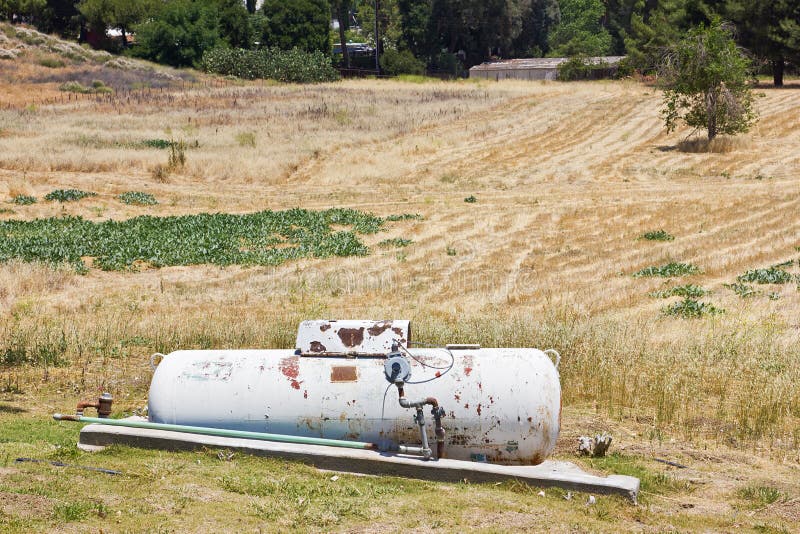 Rusty Propane Tank photo stock. Image du personne, essence - 30871342