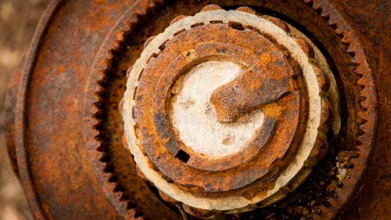 Rusty Ruined Steel Circles arkivfoto. Bild av funktioner - 53296856