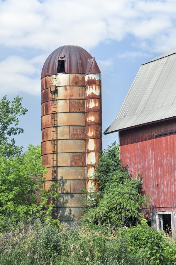 Old Red Barn and Silo stock image. Image of autumn, paint - 34795829