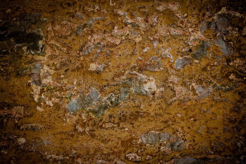 Rusty Stone Wall fotografia stock. Immagine di marrone - 44035056