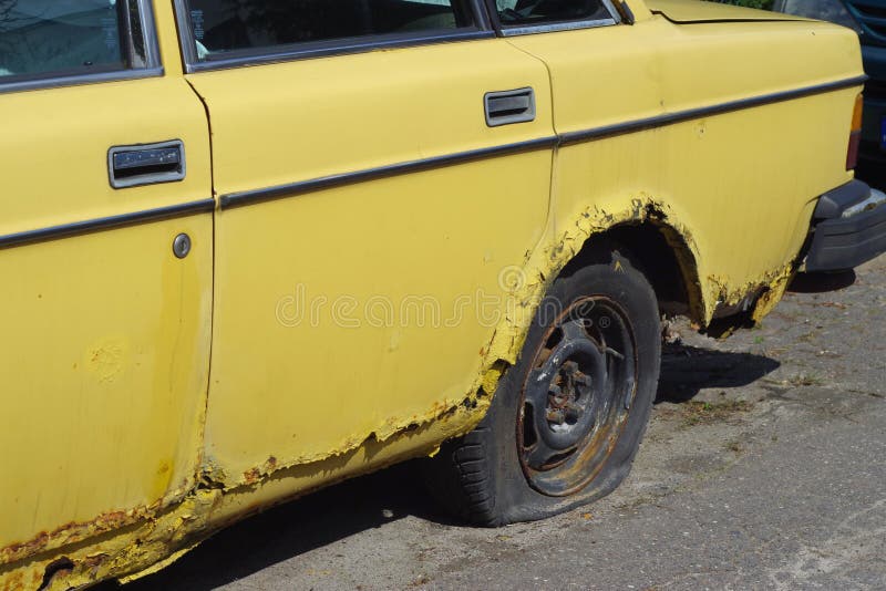 Yellow rusty car stock image. Image of door, transport - 276119865