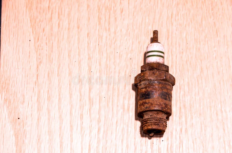 Rusty Vintage Worn Spark Plug Stockbild - Bild von funken, leistung ...