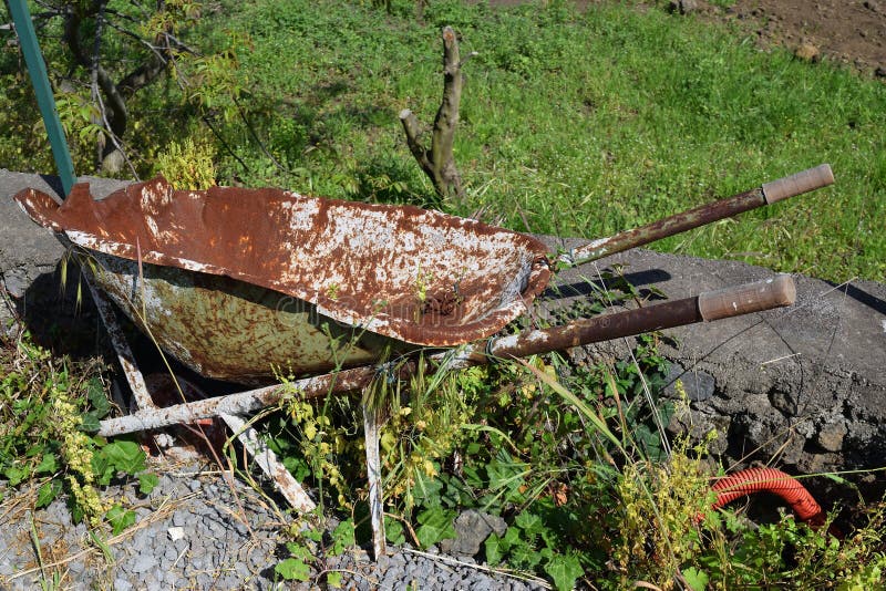 Rusty Wheelbarrow in the Snow Stock Image - Image of snowy, rusting ...