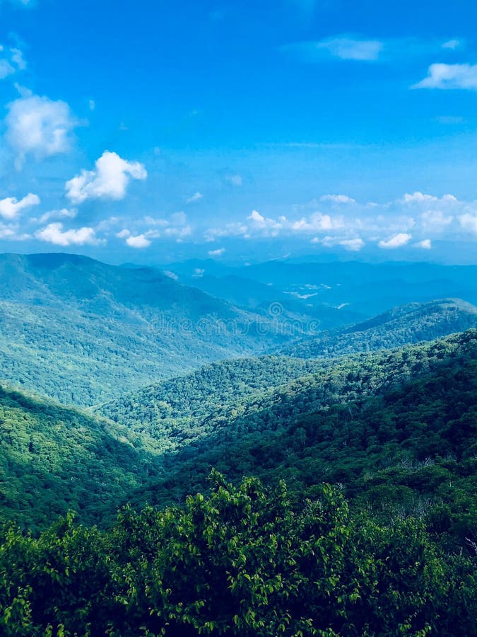 Ruta verde azul de Ridge imagen de archivo. Imagen de paracaidismo ...