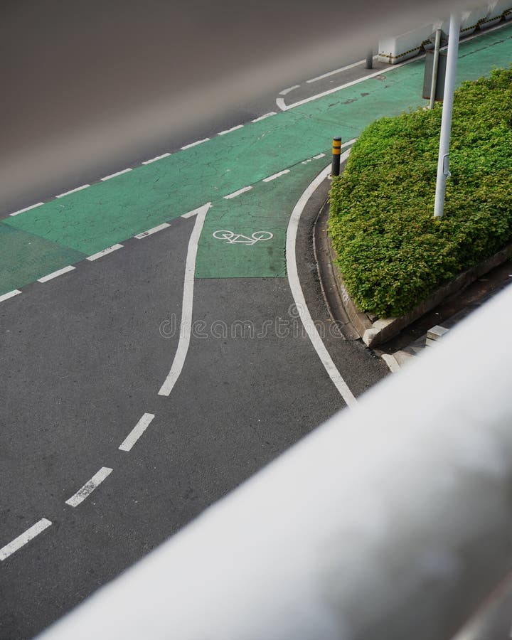 Ruta verde de la bicicleta imagen de archivo. Imagen de verde - 304359783