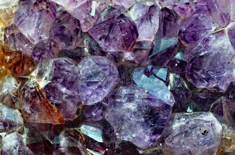 Ruwe amethist stock foto. Image of mooi, purper, kleur - 8689200