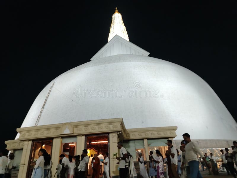 Ruwanweli Maha Sthupa editorial image. Image of sthupa - 371495840
