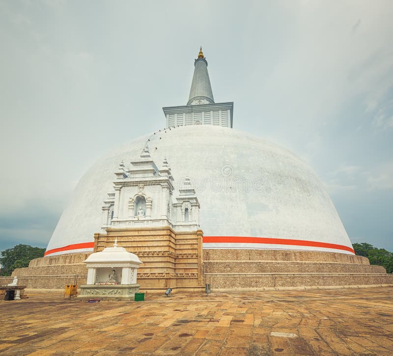 Ruwanwelisaya dagoba arkivfoto. Bild av värld, fördärvar - 62087428