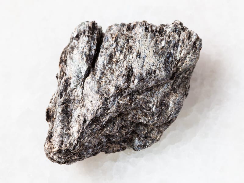 Ruwe Kwarts-biotiet Schiststeen Op Wit Stock Foto - Image of erts, stuk ...