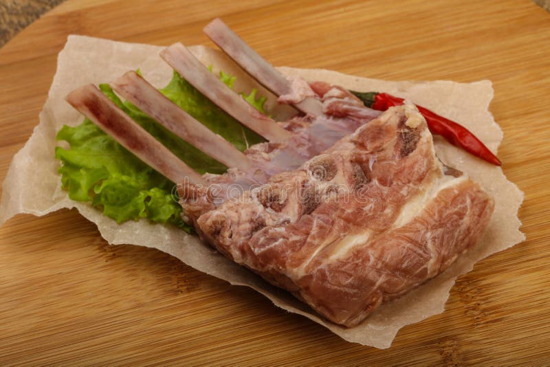 Ruwe lamsribben stock foto. Image of vlees, karbonade - 112006528