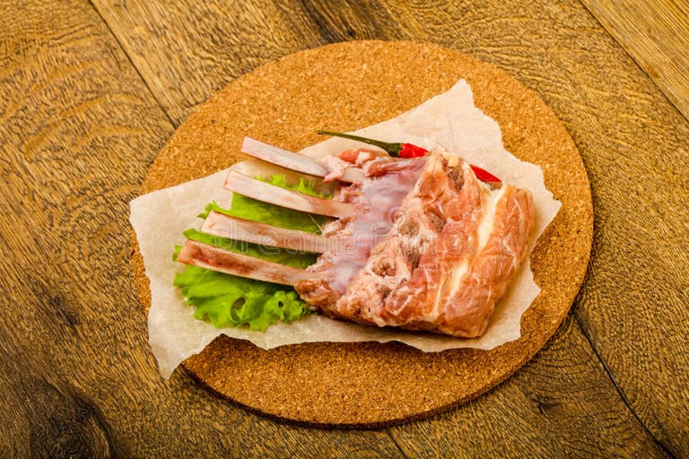 Ruwe lamsribben stock foto. Image of plak, been, rood - 112234218