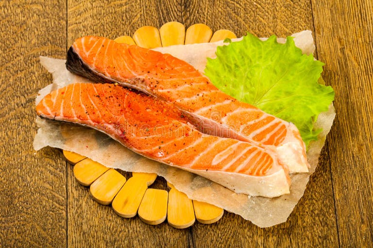 Ruwe zalm stock foto. Image of stuk, zeevruchten, rood - 111873472