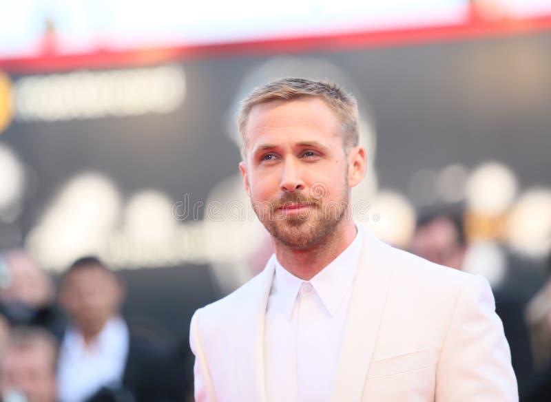 Ryan Gosling Marche Le Tapis Rouge Photographie éditorial - Image du ...
