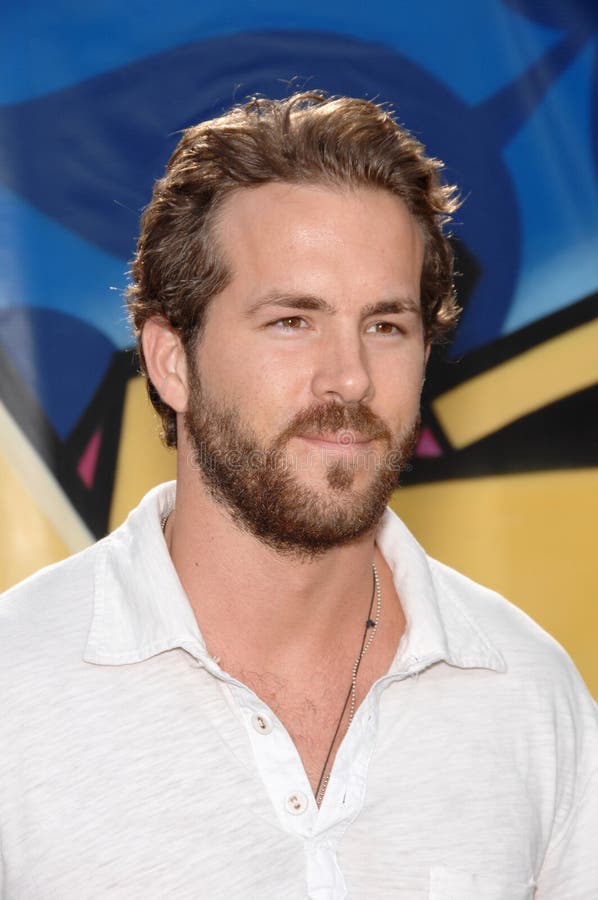 Ryan Reynolds editorial photo. Image of universal, gibson - 23945601