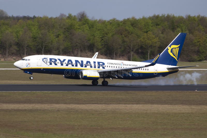 Ryanair Boeing 737 Plane Landing Editorial Stock Image - Image of ...