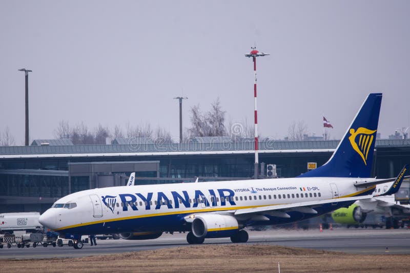 Ryanair Boeing 737-8AS Flygplan Redaktionell Arkivbild - Bild av ...