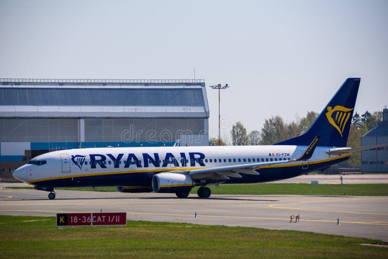 Ryanair Boeing 737-8AS Flygplan Redaktionell Arkivbild - Bild av ...