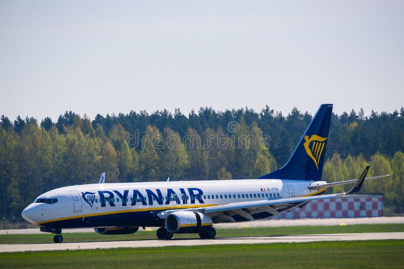 Ryanair Boeing 737-8AS Flygplan Redaktionell Arkivbild - Bild av ...