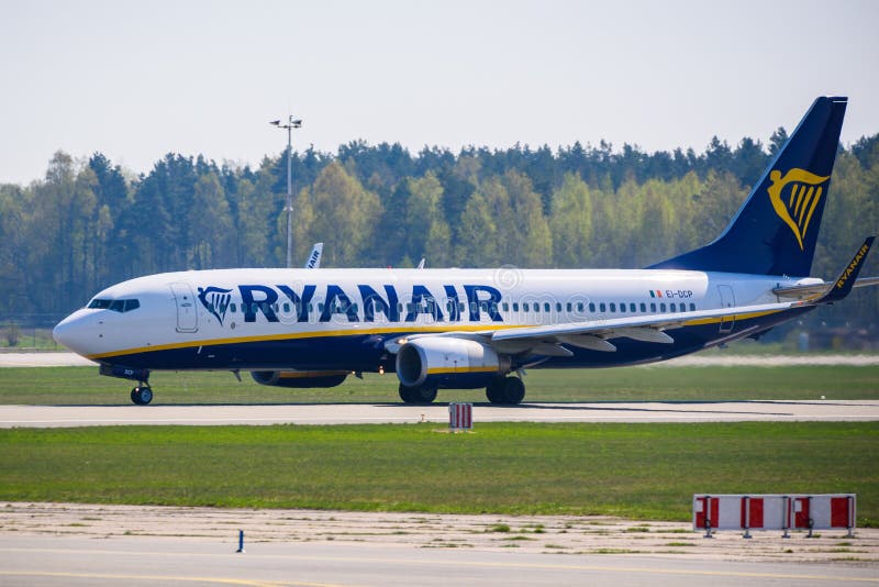 Ryanair Boeing 737-8AS Flygplan Redaktionell Arkivbild - Bild av ...