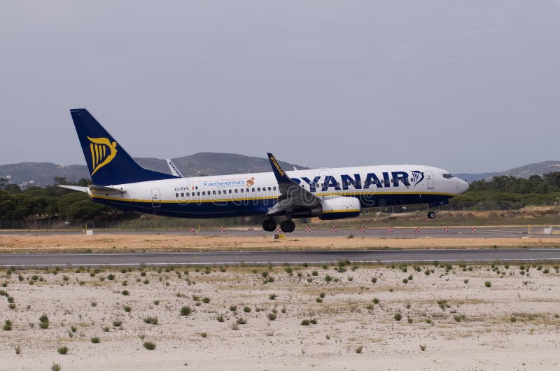 Ryanair Boeing Landing - Airplane, Algarve Editorial Photography ...