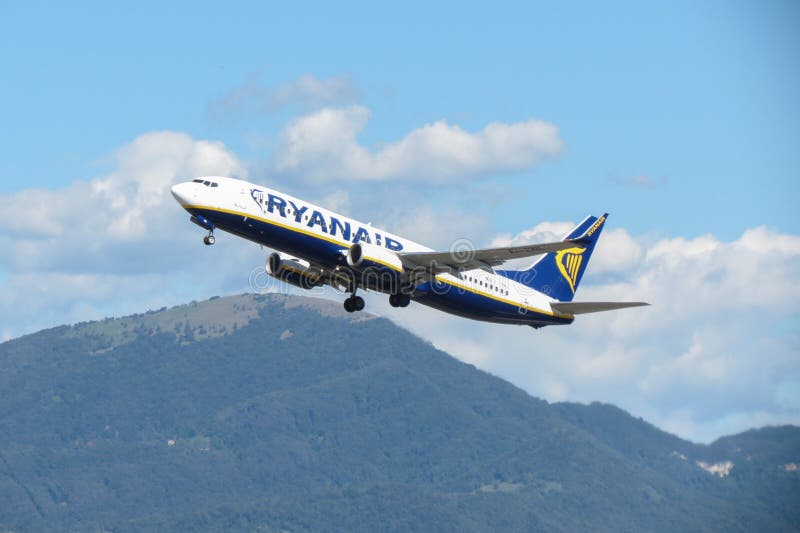 Ryanair Flygplan Boeing 737-800 Redaktionell Arkivbild - Bild av ...