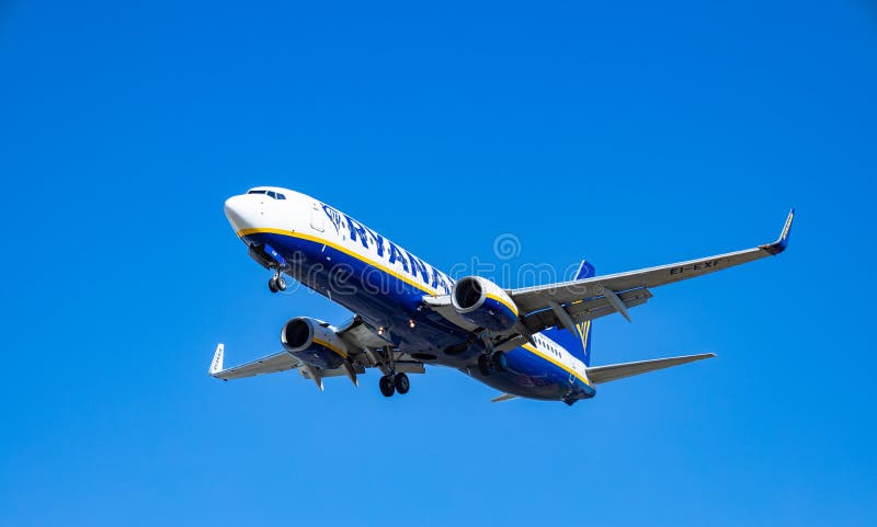 Ryanair Plane Landing editorial photography. Image of engines - 251469502