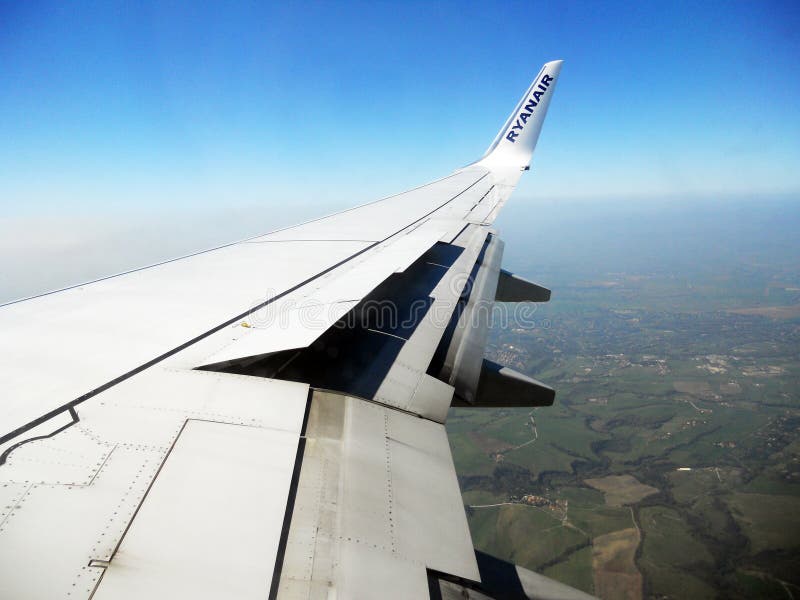 Ryanair wing editorial stock photo. Image of aeroplane - 86156558