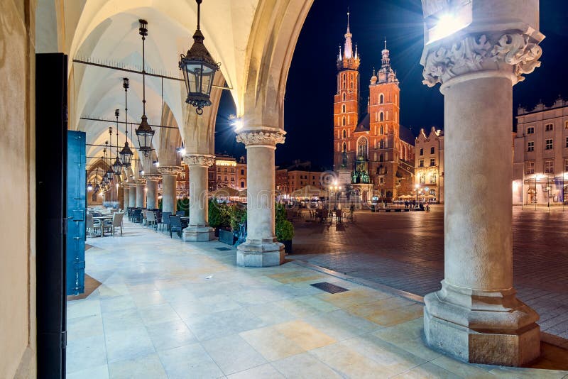 Rynek Glowny, Krakow in Night Stock Photo - Image of tourism, mariacki ...