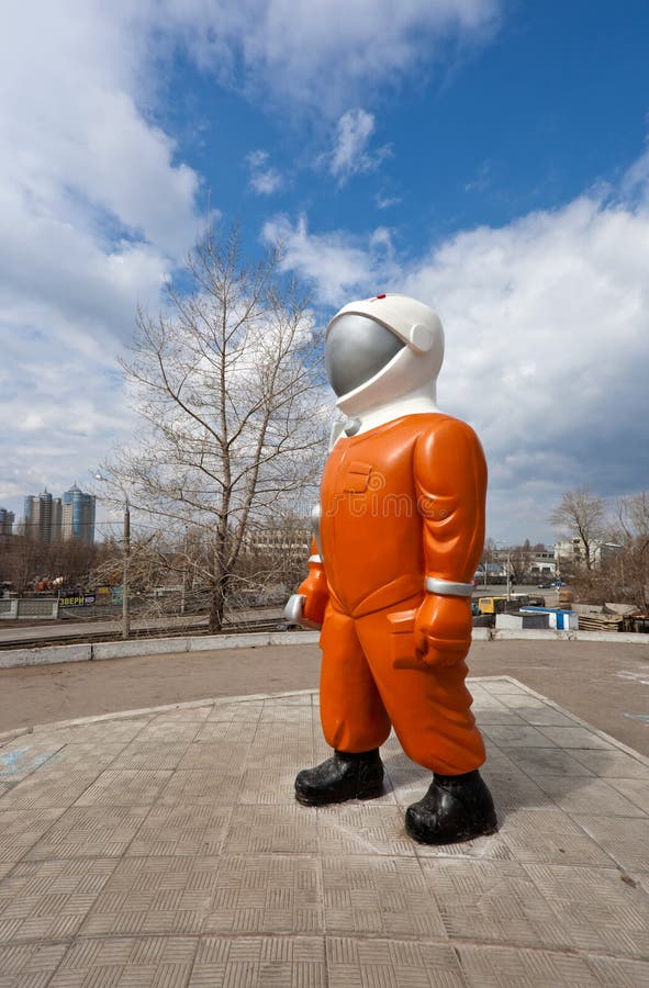 Rzeźba kosmonauta obraz editorial. Obraz złożonej z przestrzeń - 34303060