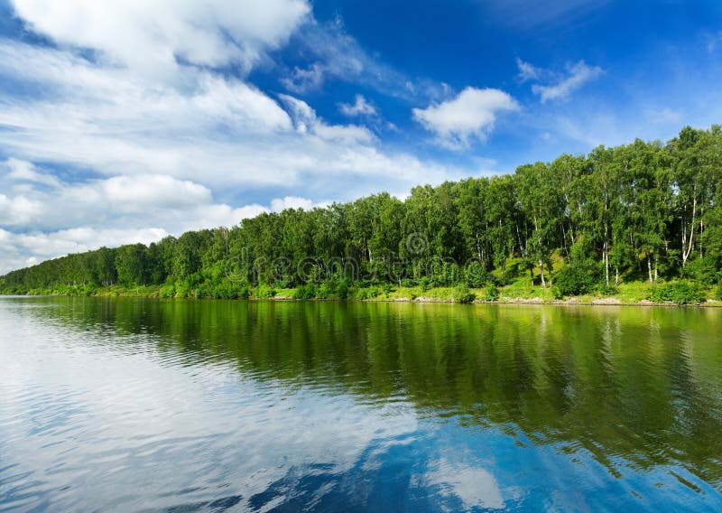 Rzeka zdjęcie stock. Obraz złożonej z pogodny, jezioro - 33029196