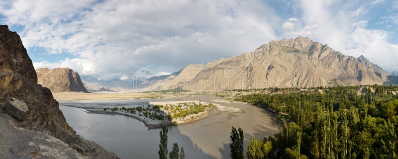 Panorama Rzeka Indus I Dolina, Karakoram, Pakistan Obraz Stock - Obraz ...