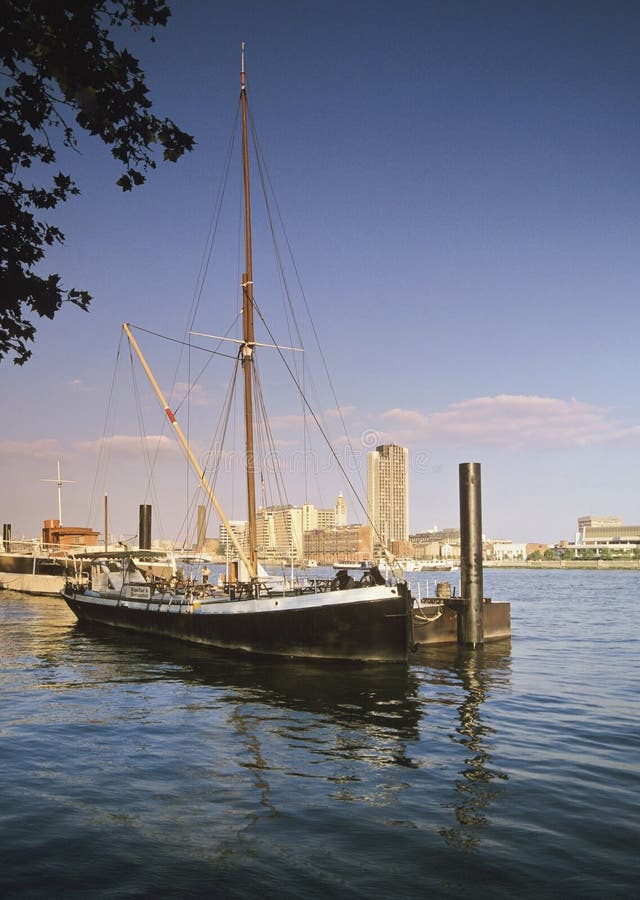 London rzeka Tamiza anglii zdjęcie stock. Obraz złożonej z tamy - 1543354