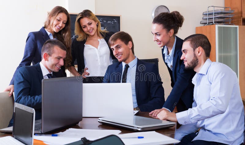 Réunion D'affaires D'équipe Réussie Photo stock - Image du ...