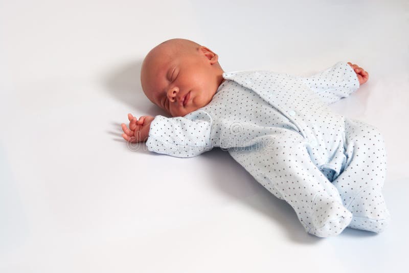 Süßes Baby-Schlafen stockbild. Bild von kahl, unschuld - 28943407
