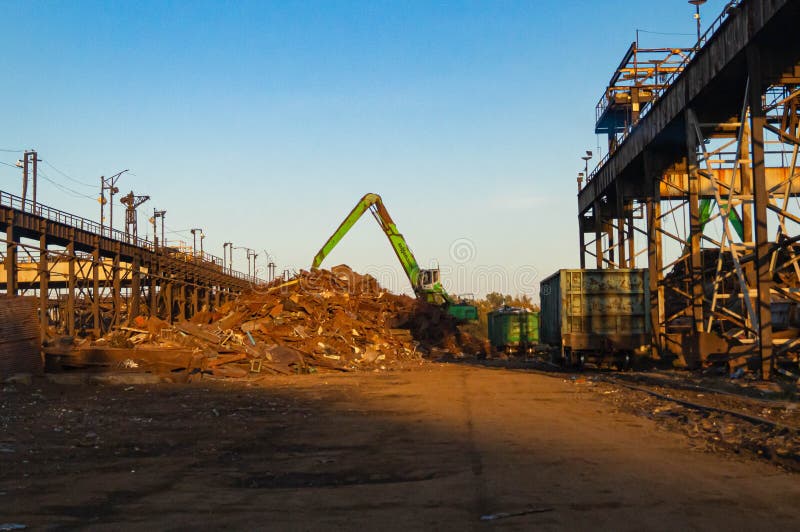 S Broom. Scrap Metal Loading. Mechanisms for Loading Scrap Metal ...