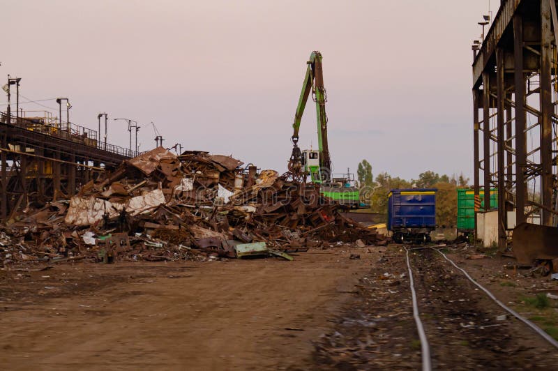 S Broom. Scrap Metal Loading. Mechanisms for Loading Scrap Metal ...